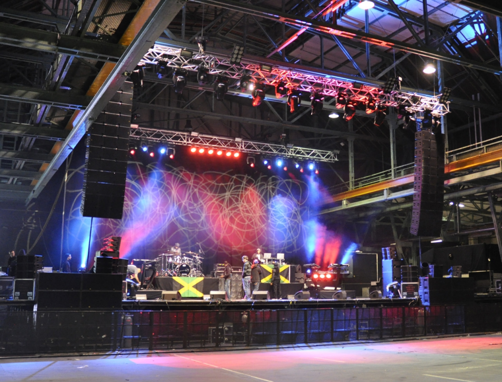 PERAN VITAL SOUND DAN LIGHTING DI SEBUAH ACARA EVENT ORGANIZER ...